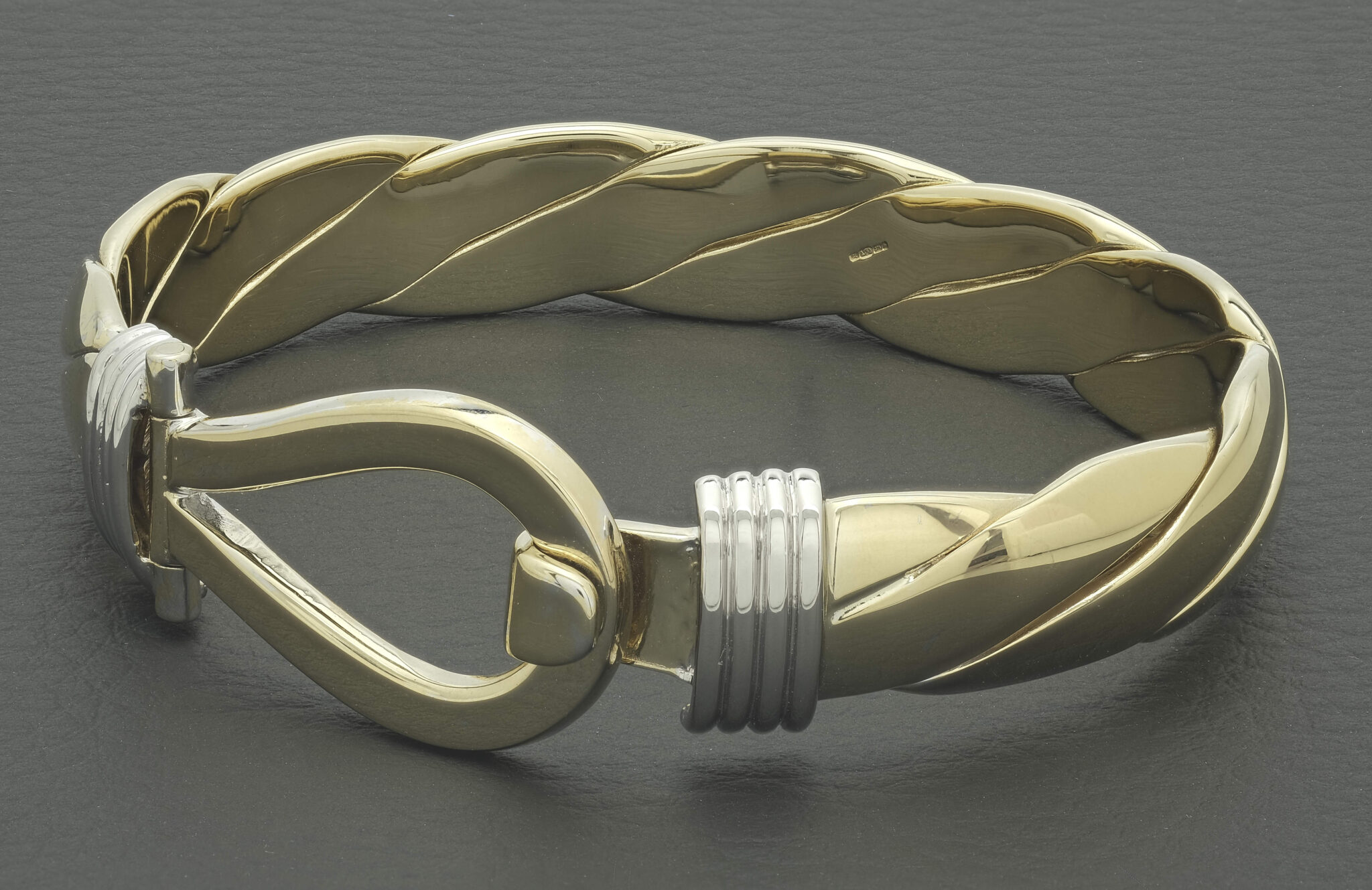 9ct Yellow Gold Loop Bangle - Britannia Jewellery