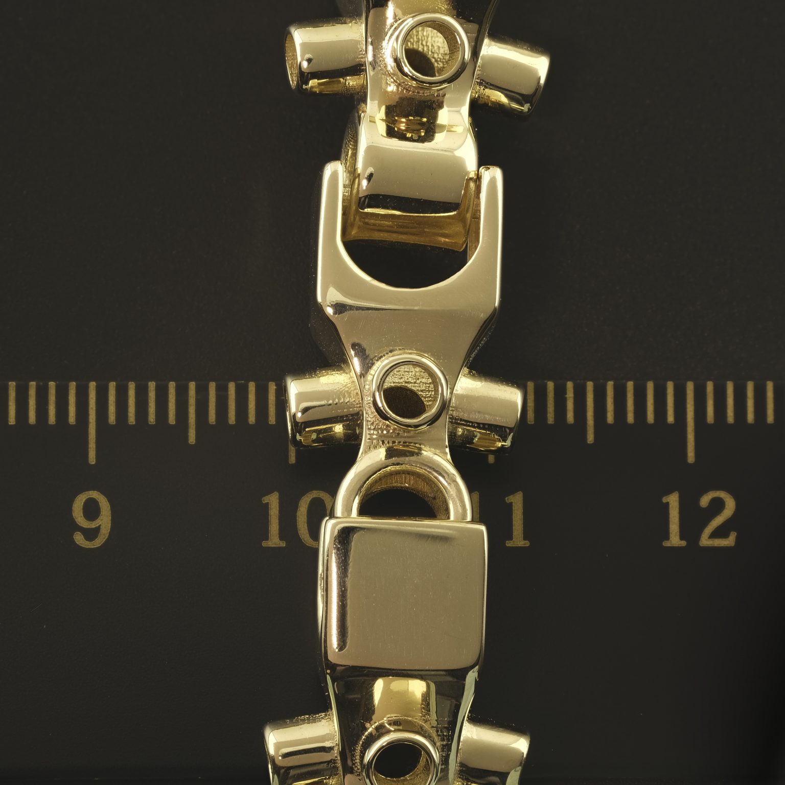 9ct Yellow Gold Lego Chain 24″ 9mm - Britannia Jewellery